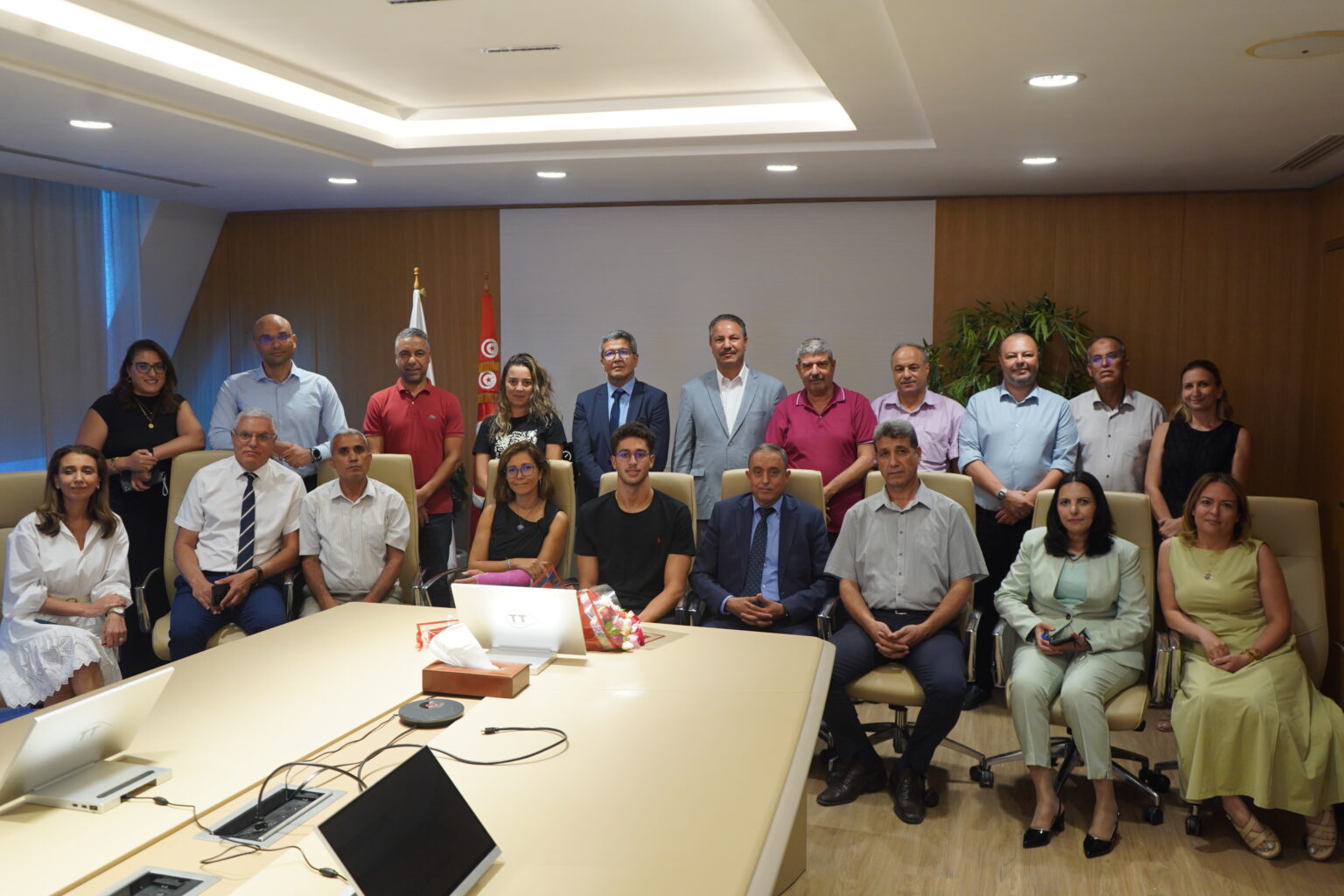 Tunisie Telecom rend hommage au champion du monde Ahmed Jaouadi ...