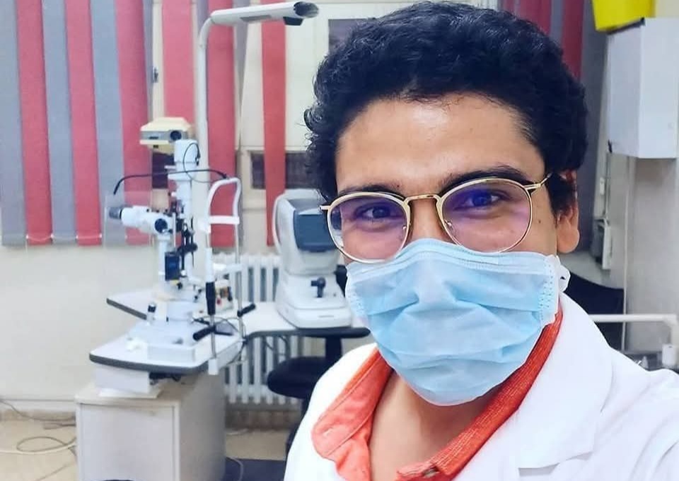 بعد 10 سنوات من الظلمة… الدكتور ياسين بلغيث يعيد الأمل والبصر لسيدة سبعينية في قابس - Successful ...